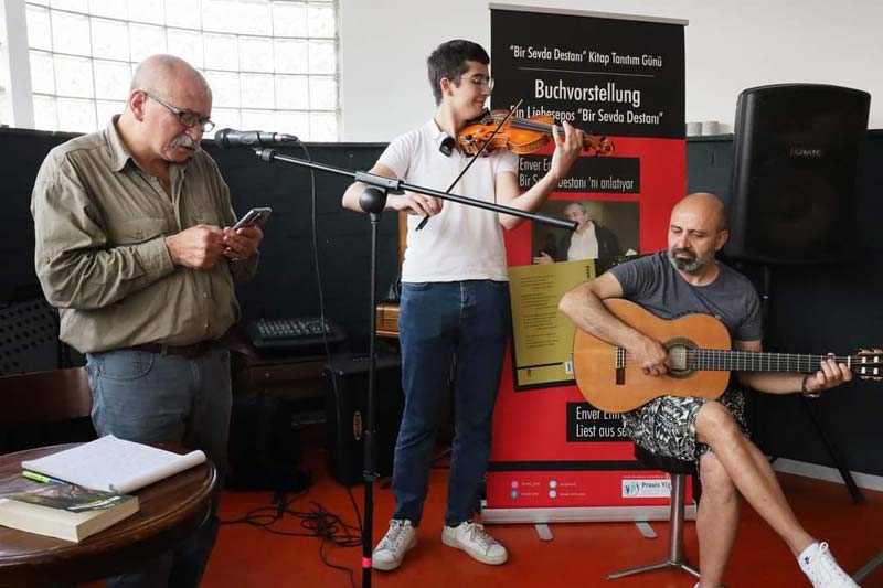 Enver Enli okurlarıyla buluştu